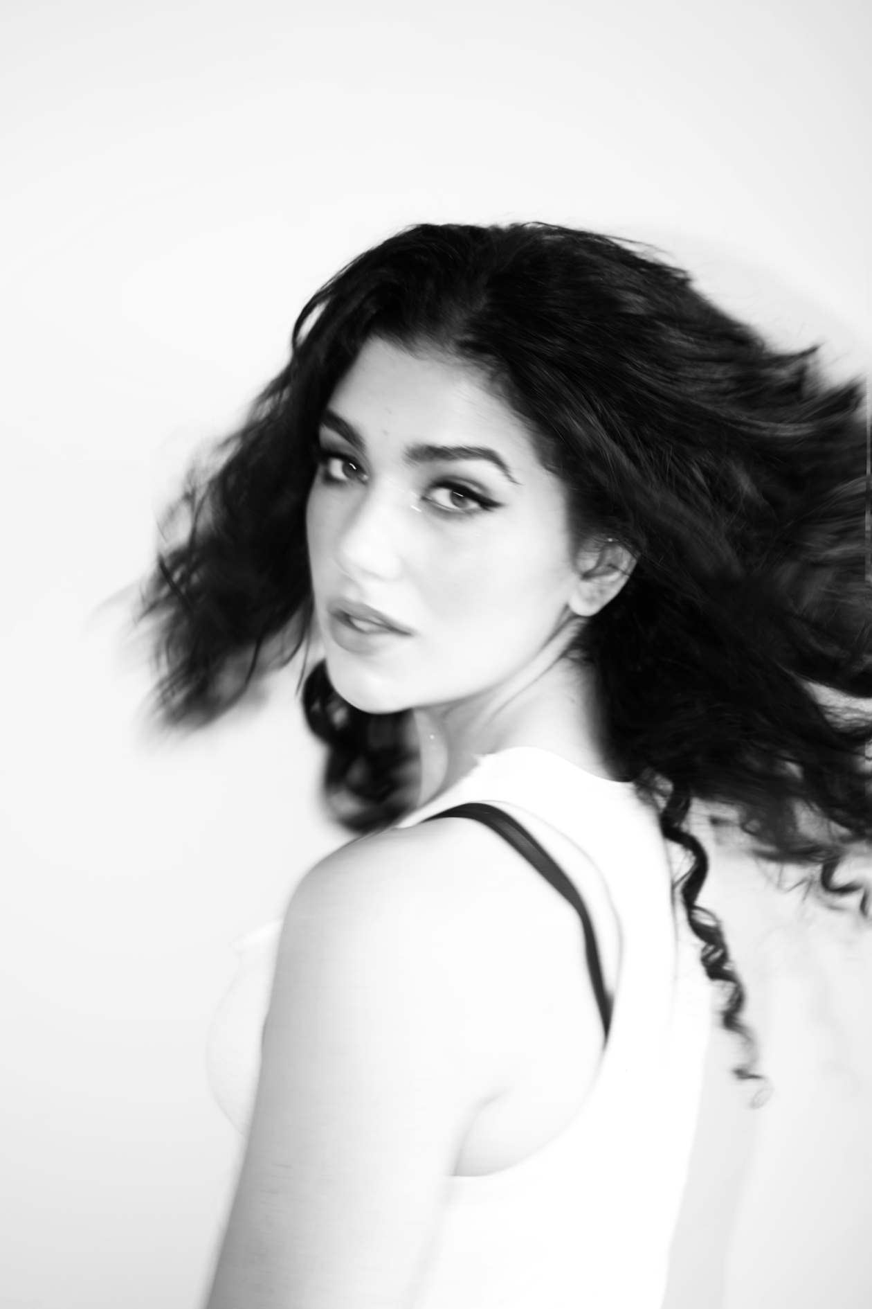 Heartbreak Hits Hard in Caroline Romano’s New Single, ‘Pretty Boys’ - Klat